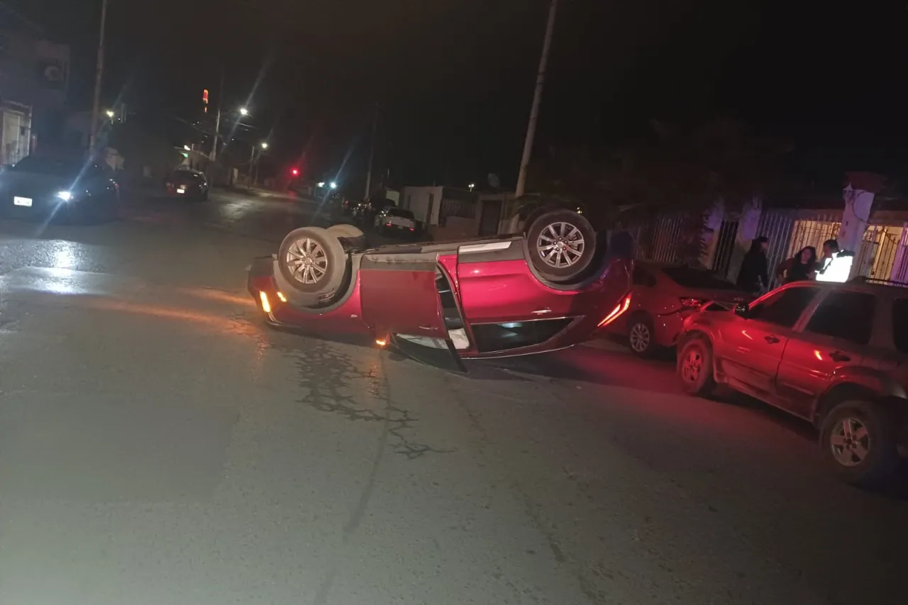 Conductora Provoca Choque Múltiple En La Cuesta Termina Volcada