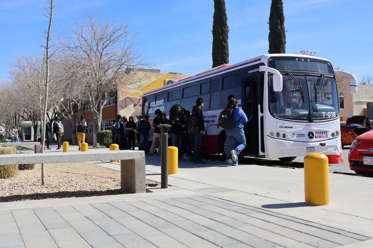 ¿Ya tienes tu tarjeta del Juárez Bus? Módulos móviles están en estos puntos