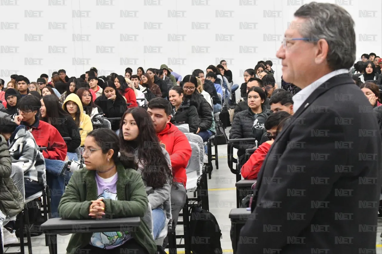 Entrega UTCJ nuevo mobiliario a estudiantes