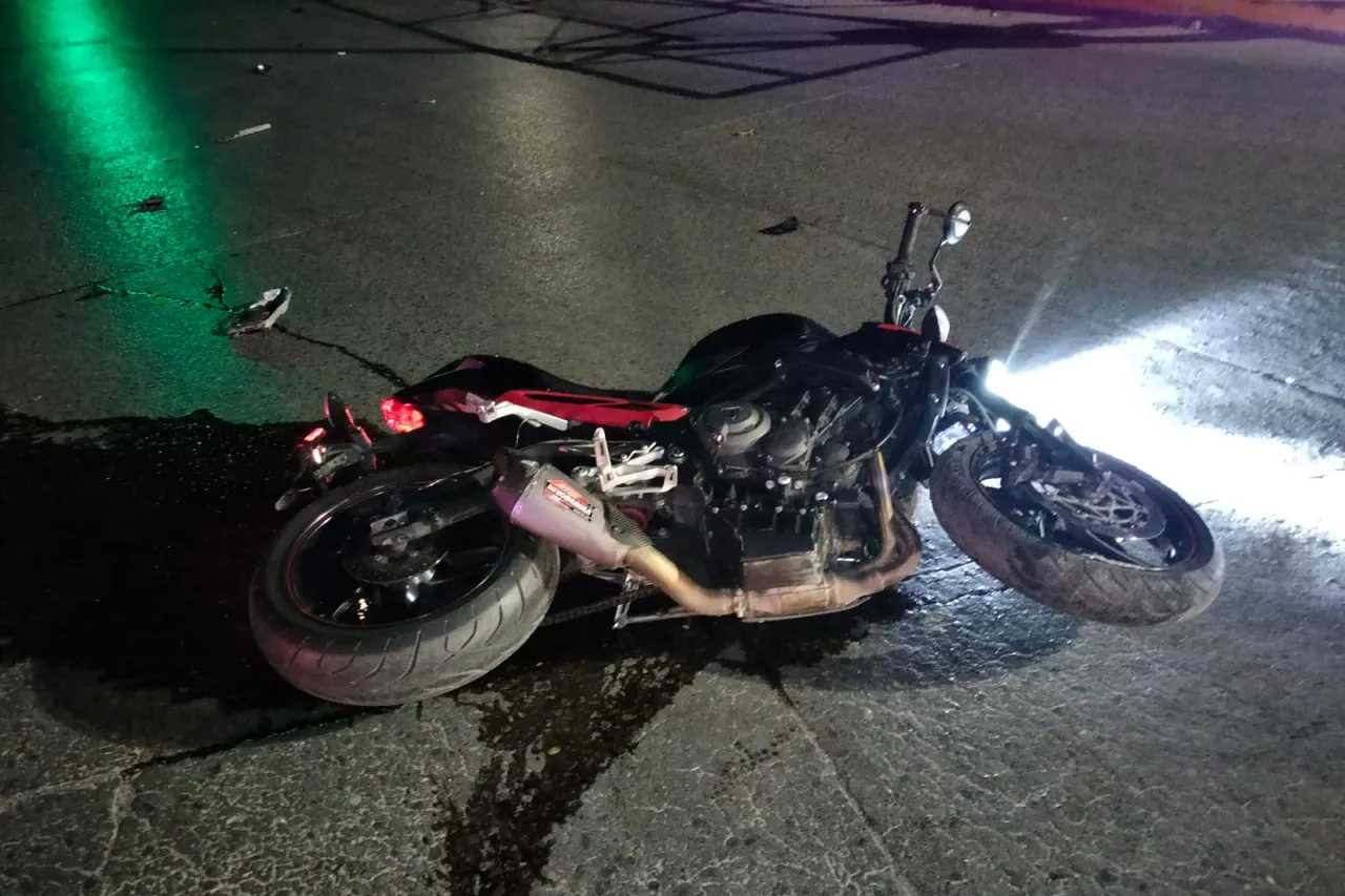 Muere Biker Al Pasarse Semáforo En Rojo Y Chocar Contra Auto En La Jilo