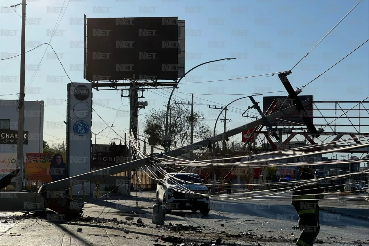 Retiran poste tras accidente fatal en el Gómez Morín; tráfico lento