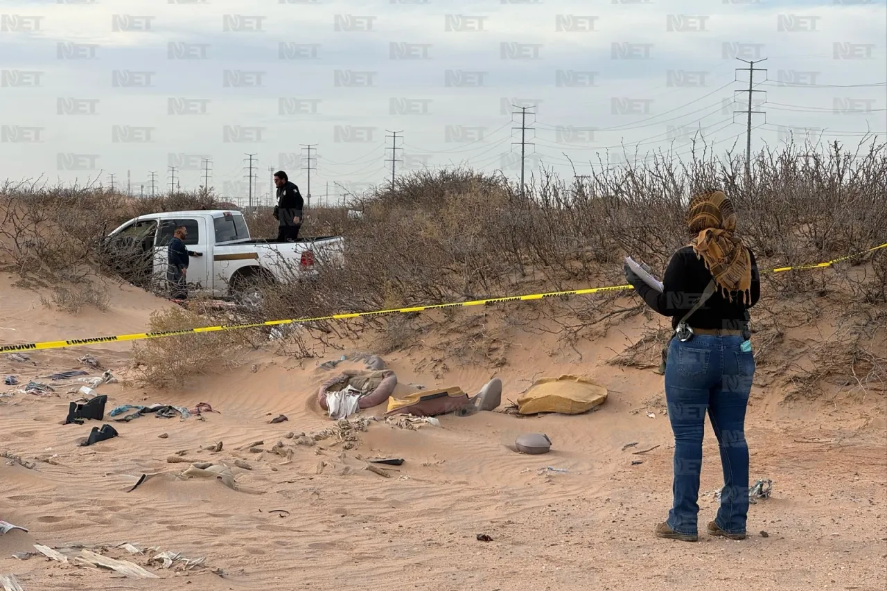 Con huellas de violencia y tirado junto a moto dejan cadáver