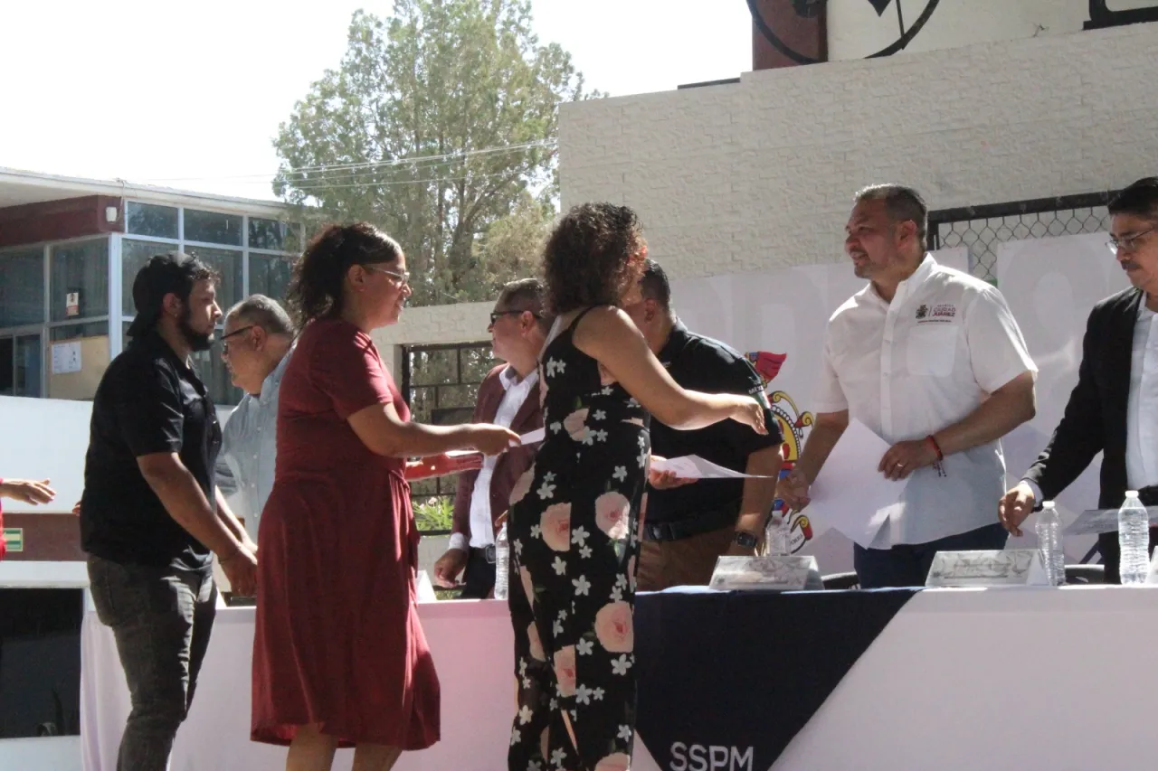 Hacen ceremonia de graduación del Programa Valórate en el Cbtis 128