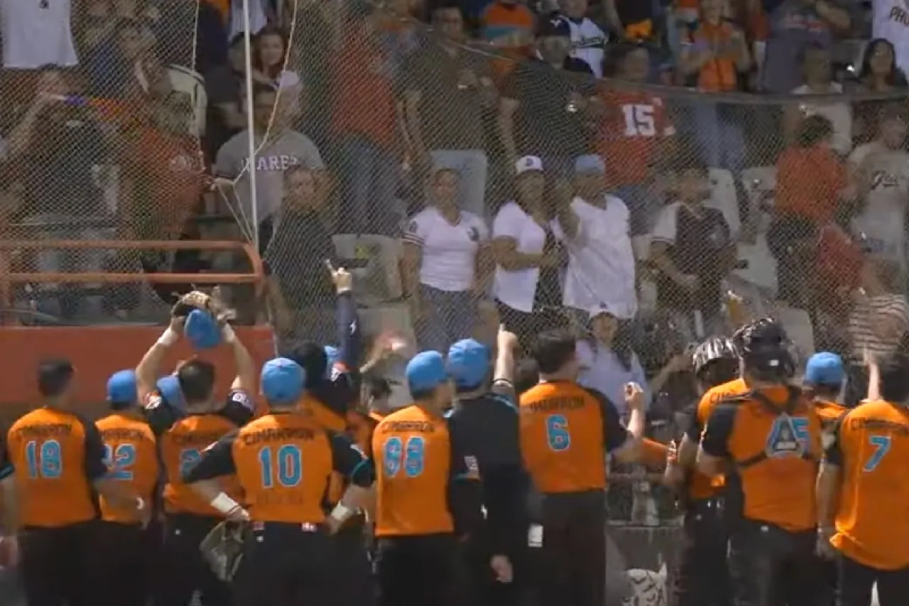 No saben perder: Afición de Indios agredió a Algodoneros tras derrota de anoche