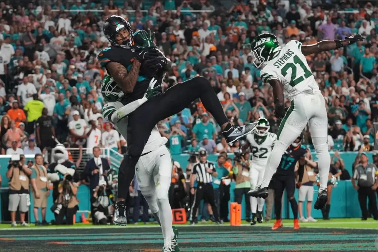 Darren Waller suma 2 TD, Dolphins vencen a Jets