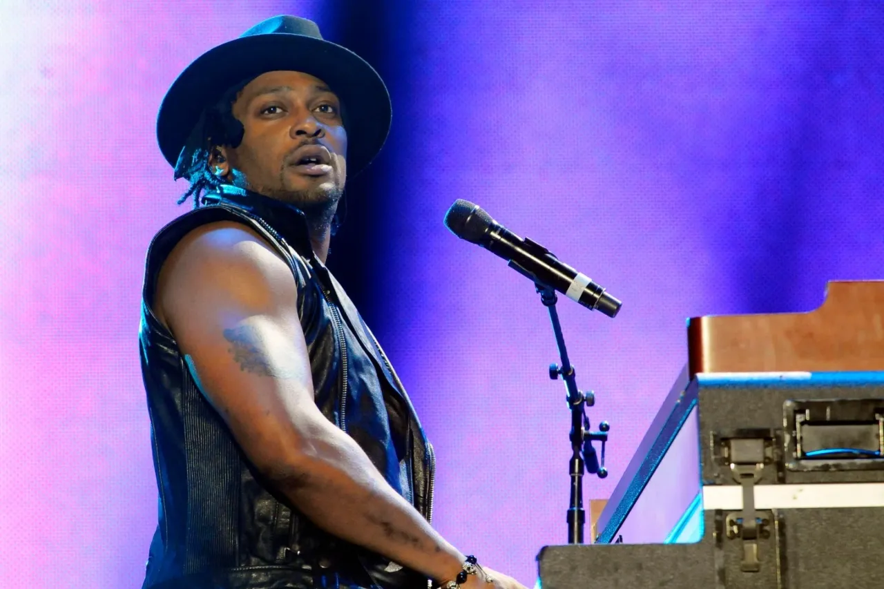 Muere D'Angelo, cantante de R&B ganador del Grammy