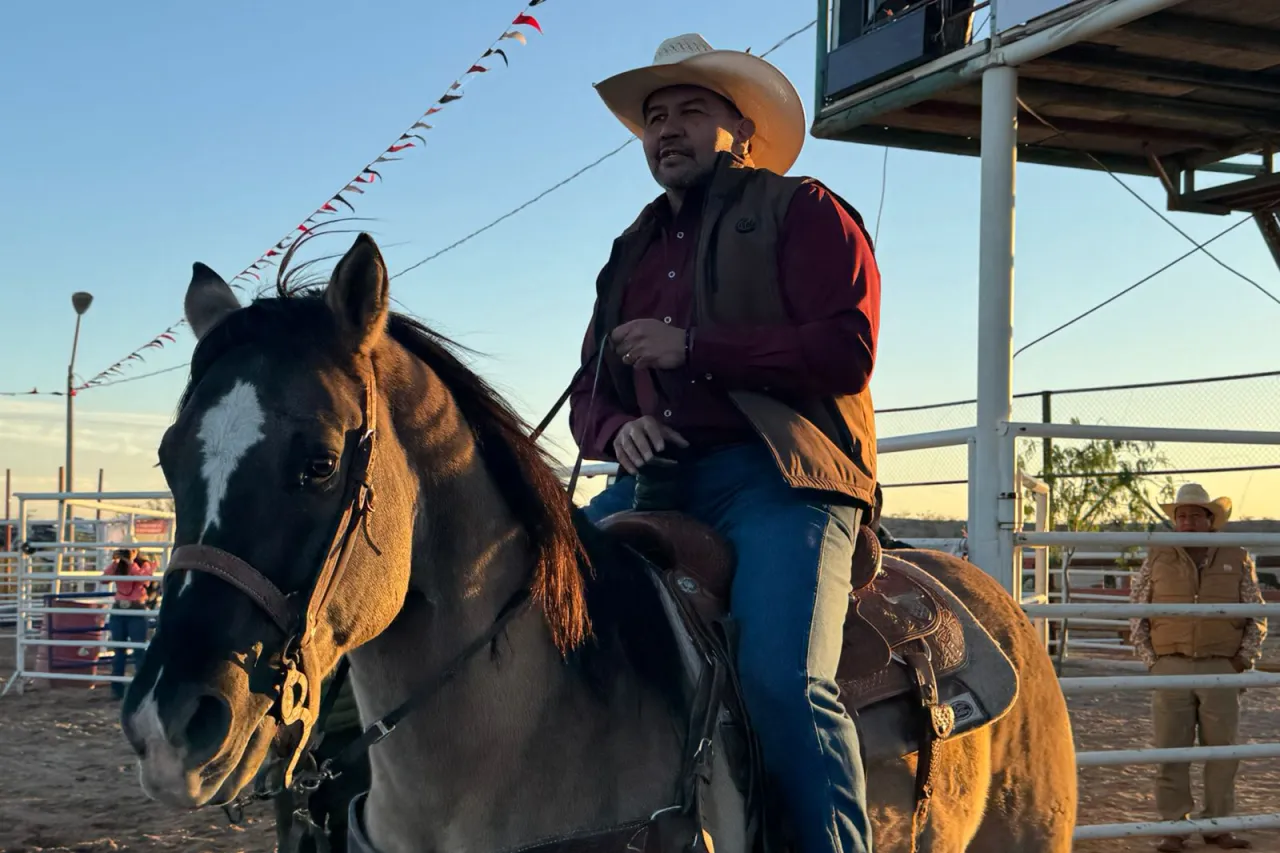 Inaugura alcalde Rodeo Santa Elena