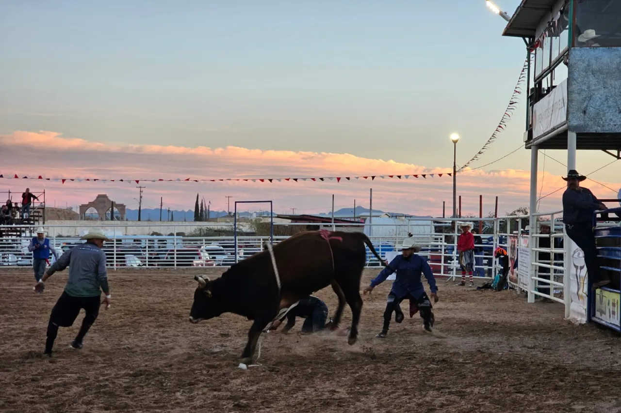 Inaugura alcalde Rodeo Santa Elena