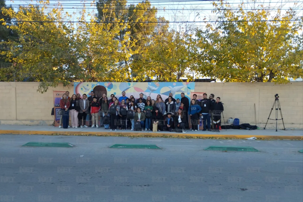 Profesor pinta mural con sus alumnas y gana concurso del muro cívico ...