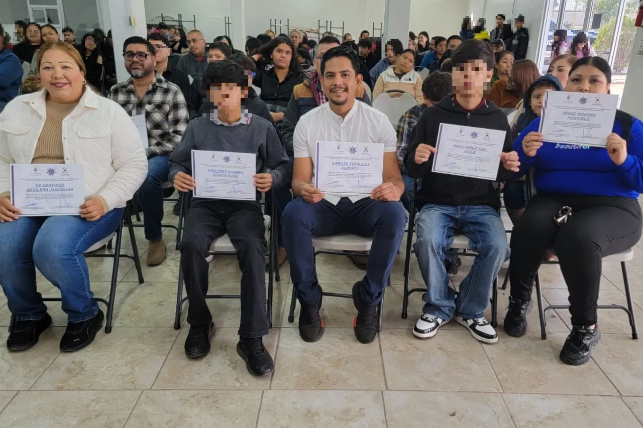 Celebran graduación del programa 'Valórate'
