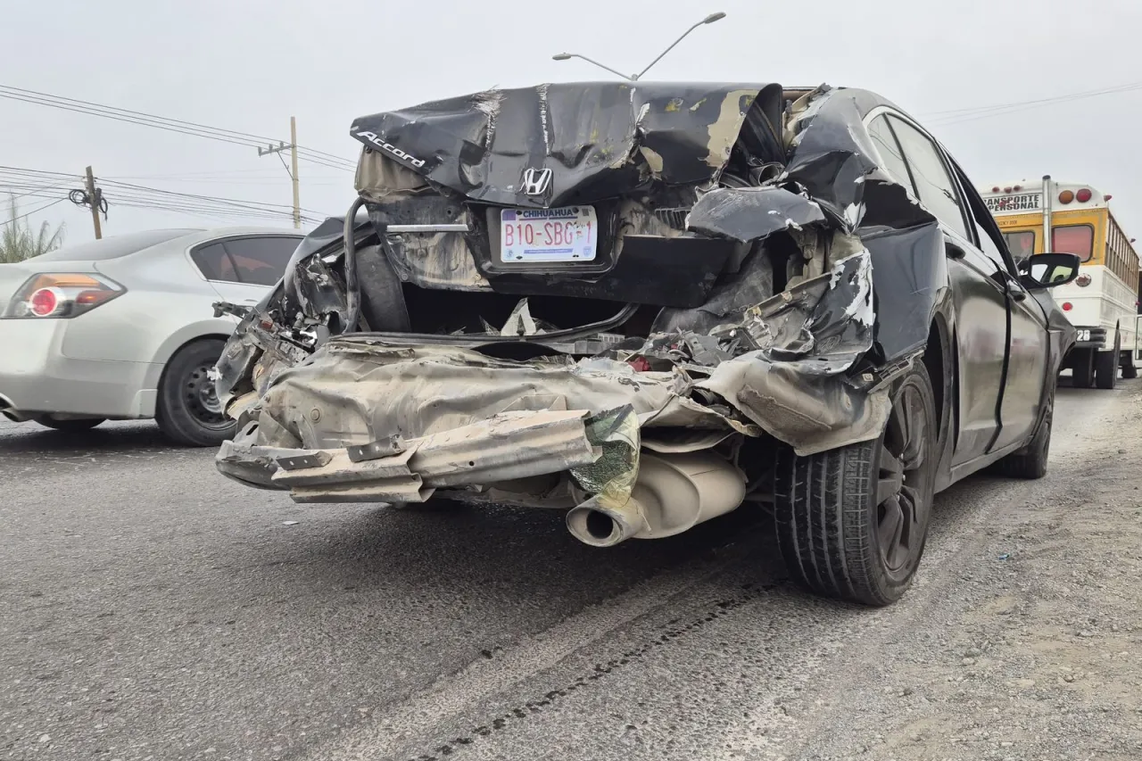 Camión Sin Frenos Provoca Choque Múltiple En óscar Flores