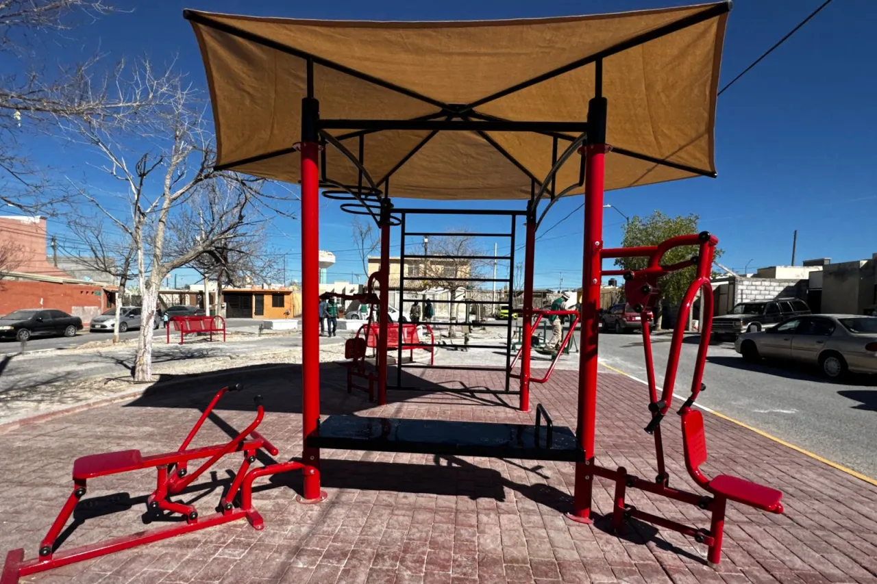 Entregan rehabilitación de parque en Parajes del Sur con inversión de 4 mdp