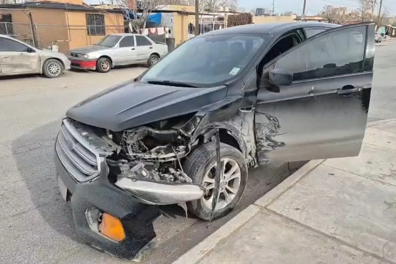 Vuelca Tras Choque Y Derriba Palmera