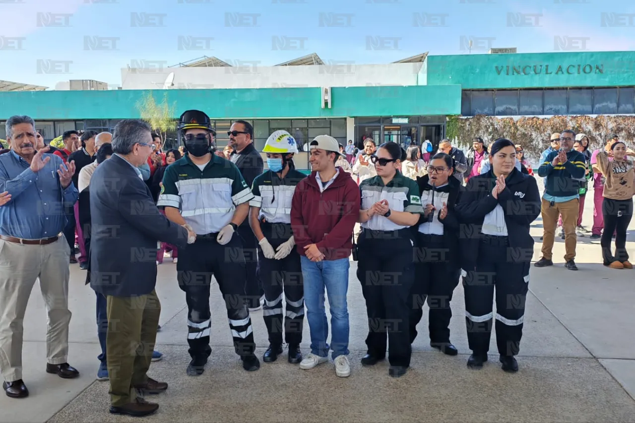 Entrega UTCJ nueva ambulancia a estudiantes de la carrera de Paramédico