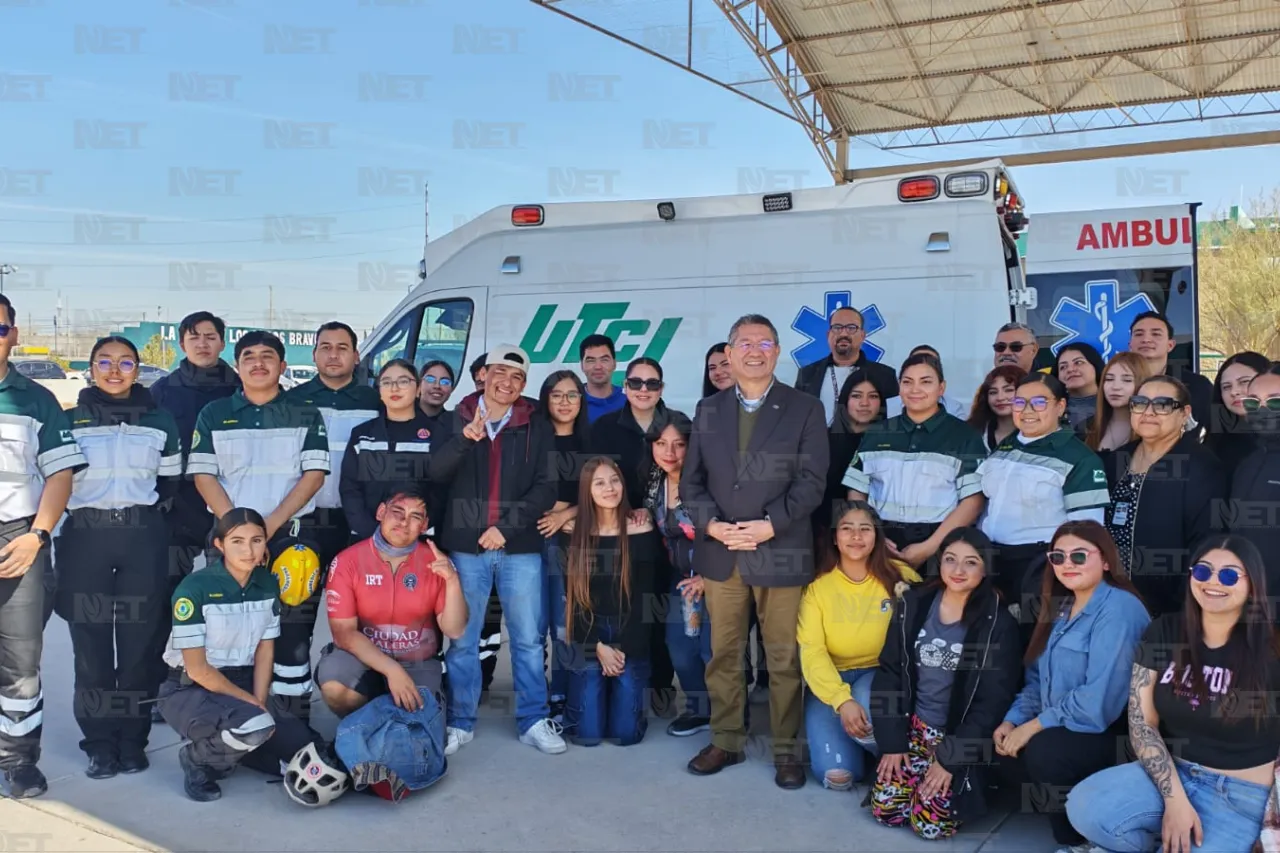 Entrega UTCJ nueva ambulancia a estudiantes de la carrera de Paramédico