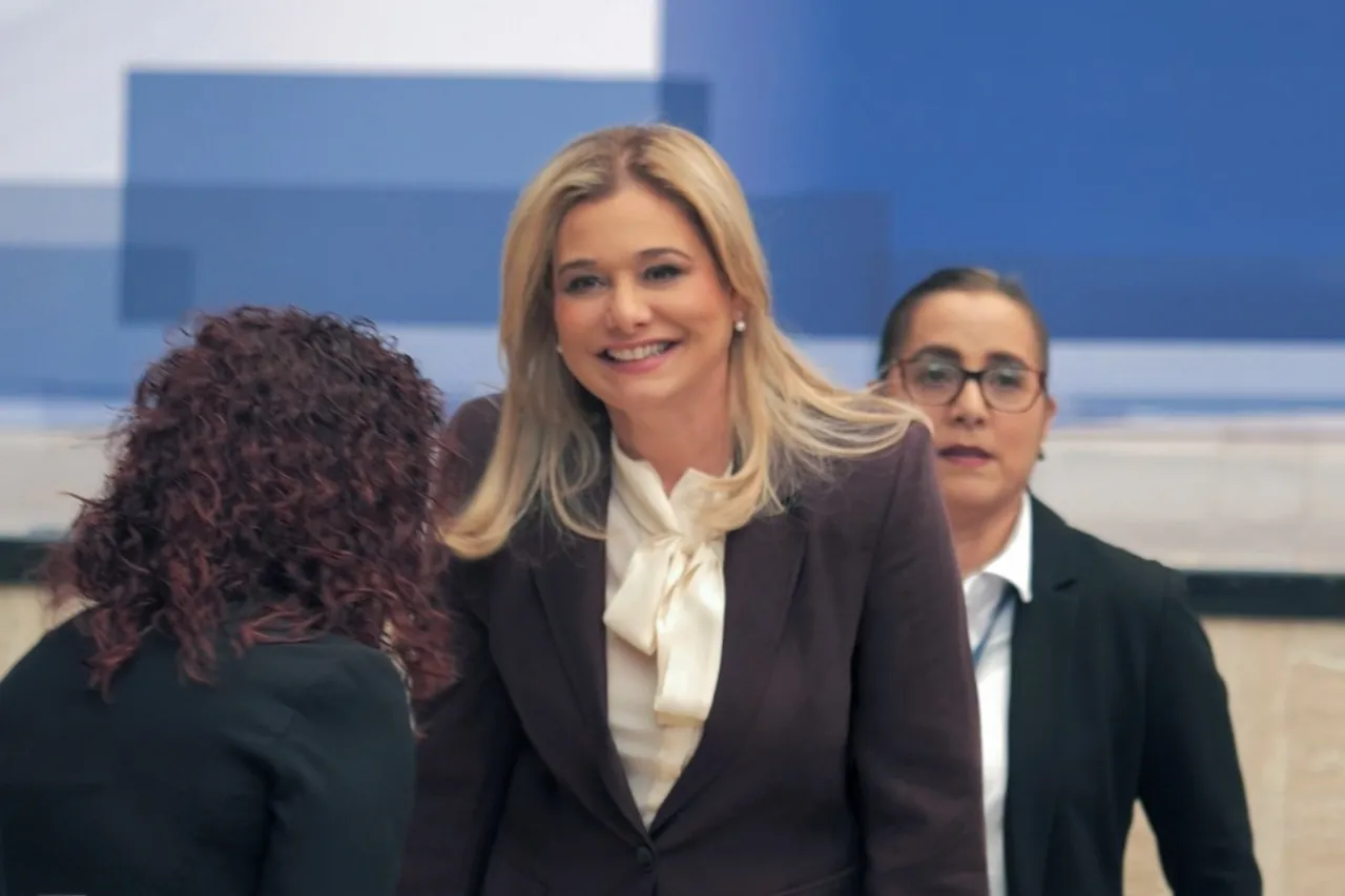 Cancela Maru 'visita' al Senado